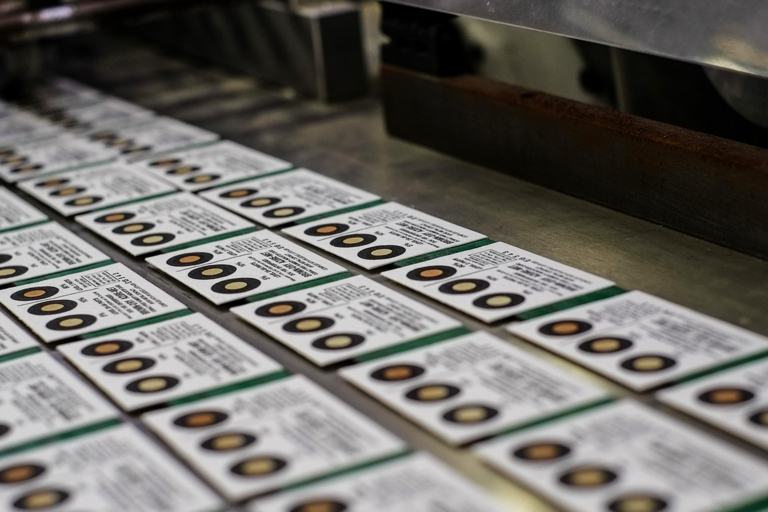 Protection with Cobalt-Free HIC – Humidity Indicators Cards